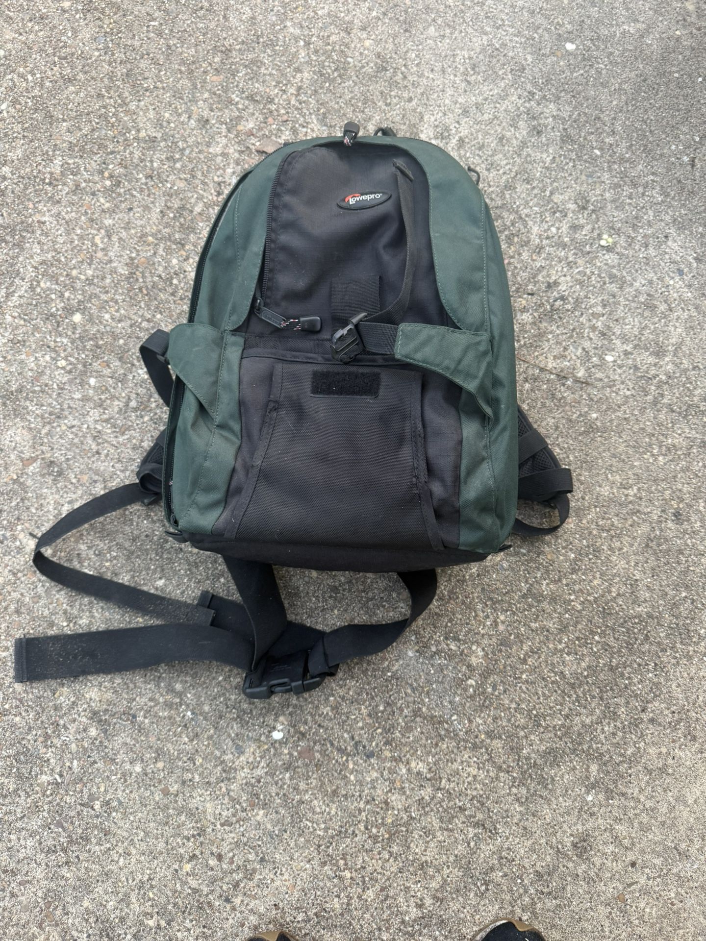 Lowepro Mini Trekker AW Back Pack With Dividers and Small Pouch Inside ...