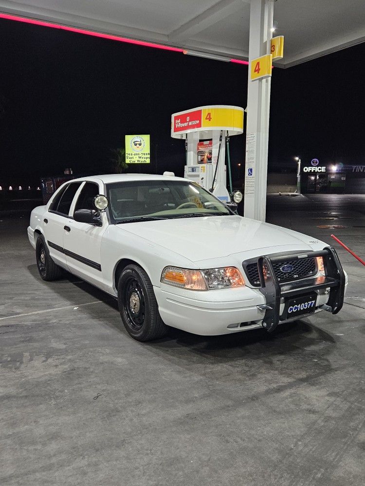 2011 Ford Crown Victoria for Sale in Las Vegas, NV - OfferUp