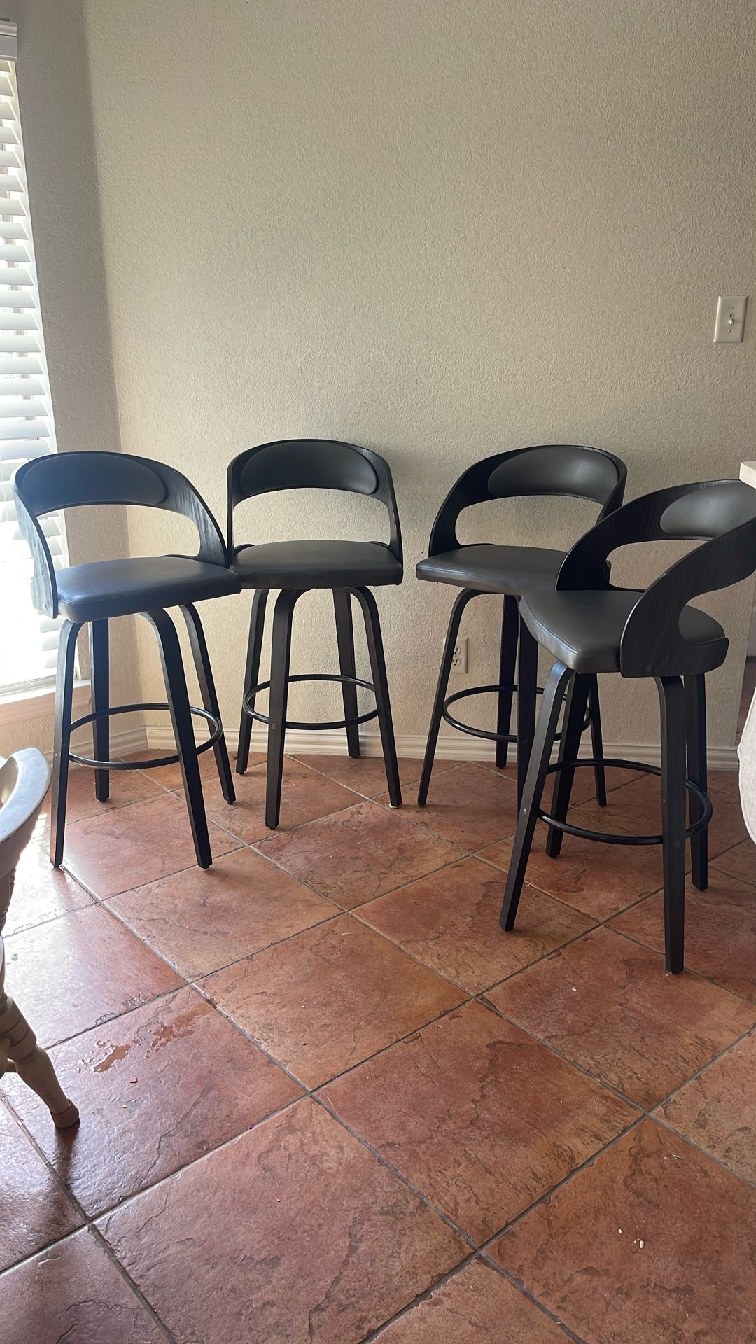 4 Bar Stools for Sale in Dallas, TX - OfferUp
