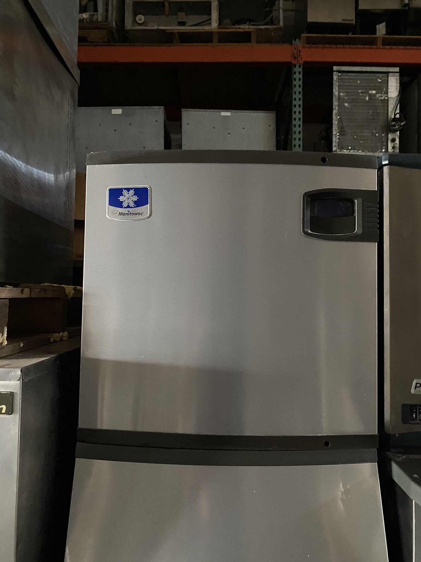 MANITOWOC 300 POUND ICE MACHINE WITH A HOTEL ICE DISPENSER for Sale in ...