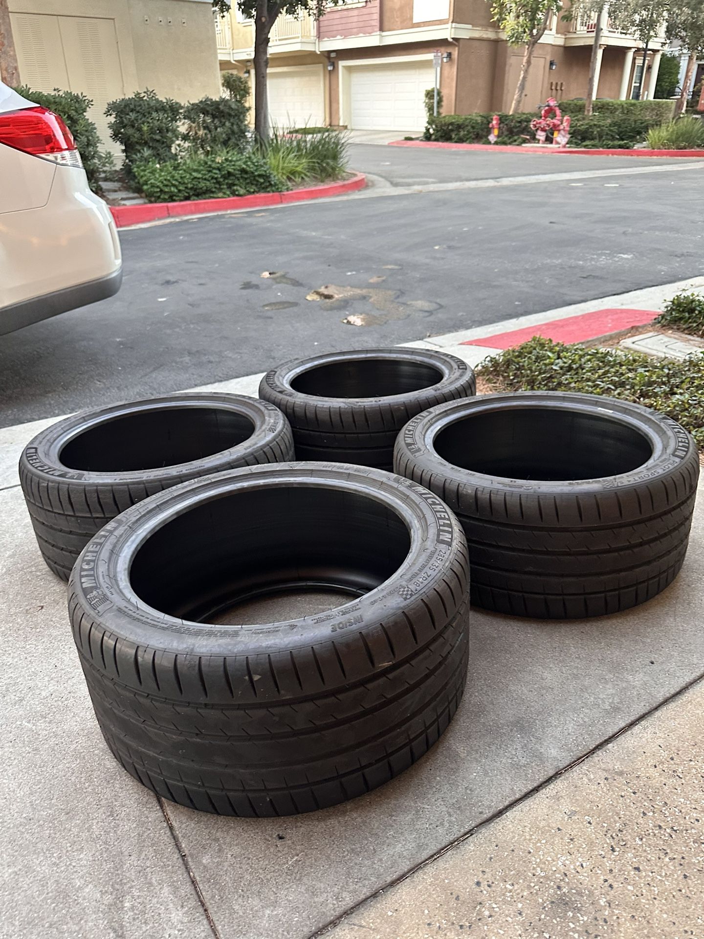 Michelin Pilot Sport 4S TIRES 285 35 18 for Sale in Irvine, CA - OfferUp