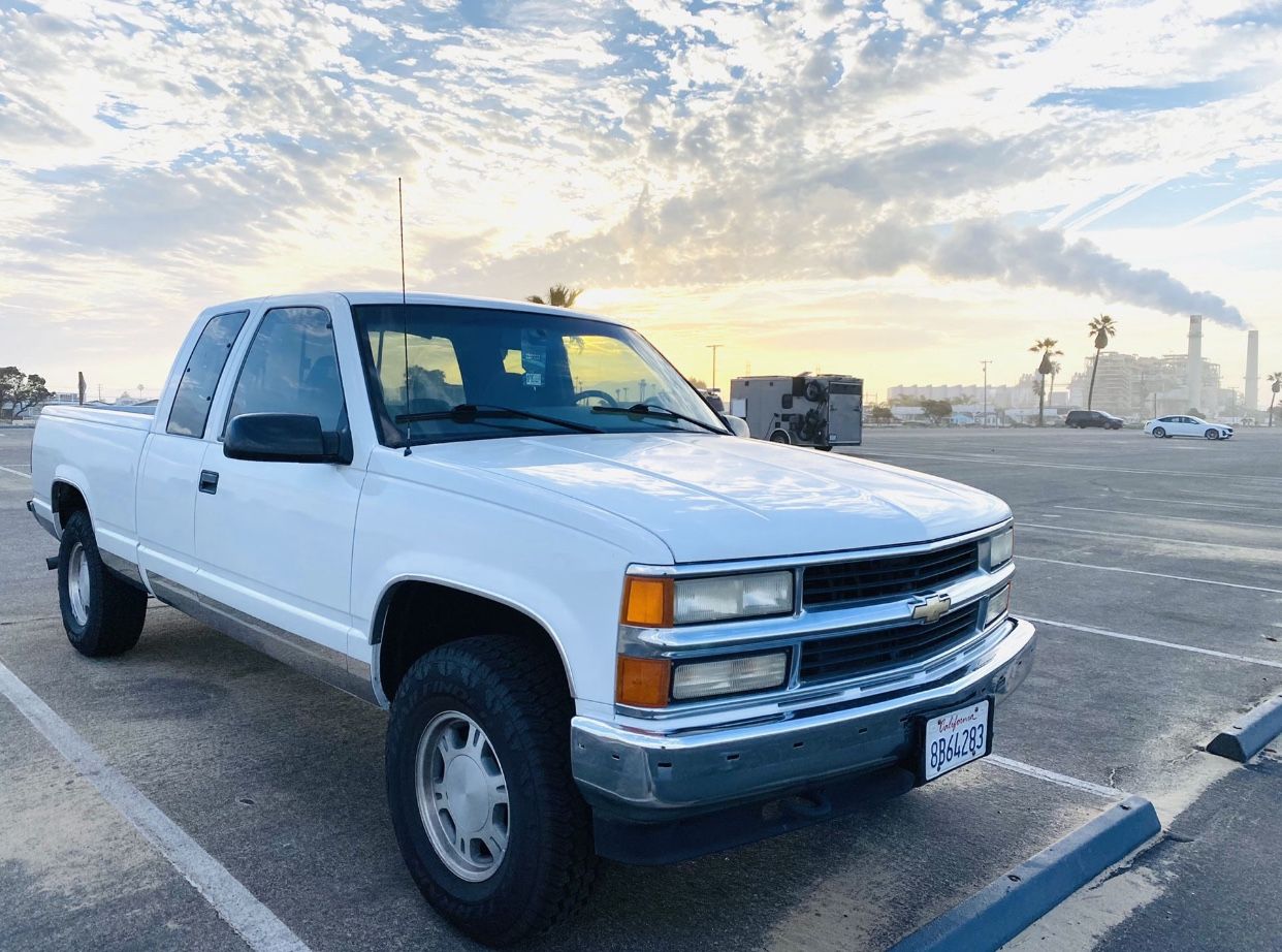 1996 Chevy Silverado Z71 4x4 for Sale in Huntington Beach, CA - OfferUp