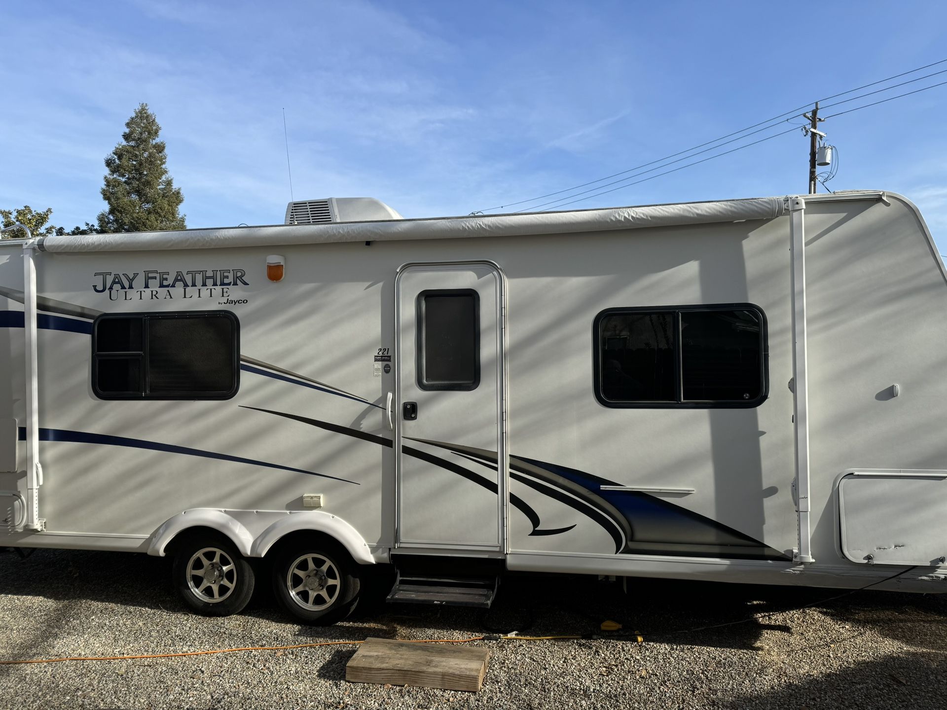 2012 23’ Jayco Feather Ultra Lite Travel Trailer for Sale in ...