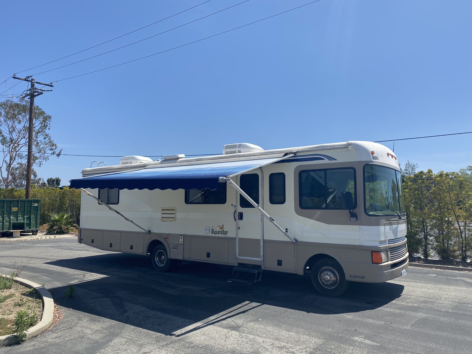 1998 Fleetwood Bounder 32’ class A motorhome for Sale in Tustin, CA ...