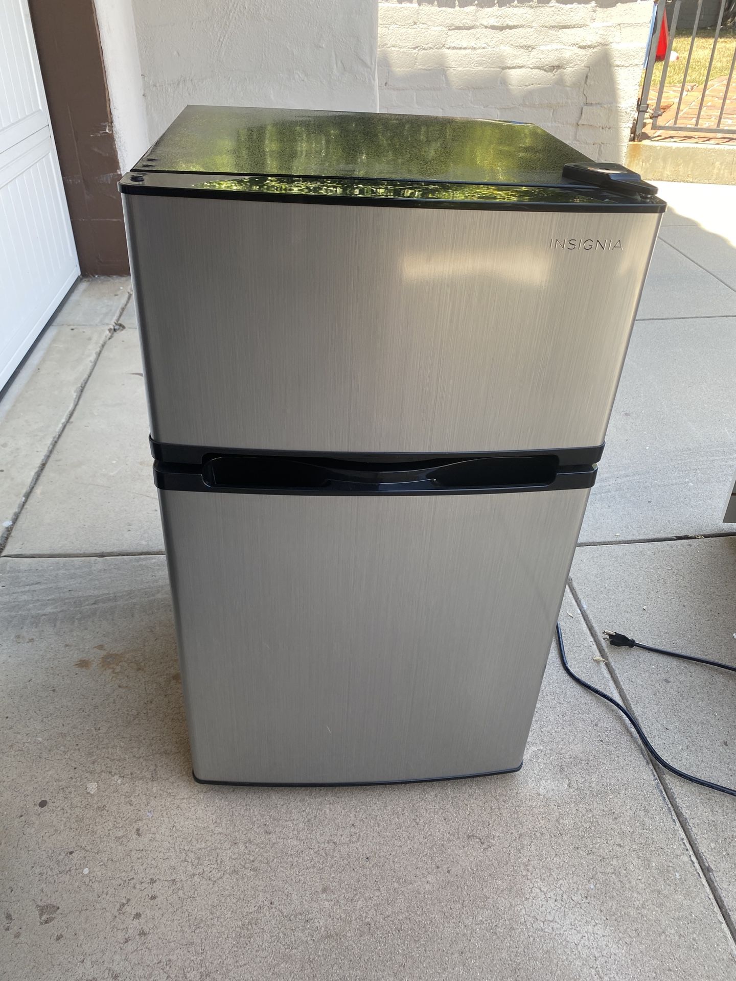 Insignia Mini Fridge With Top Freezer at Jean Caldwell blog
