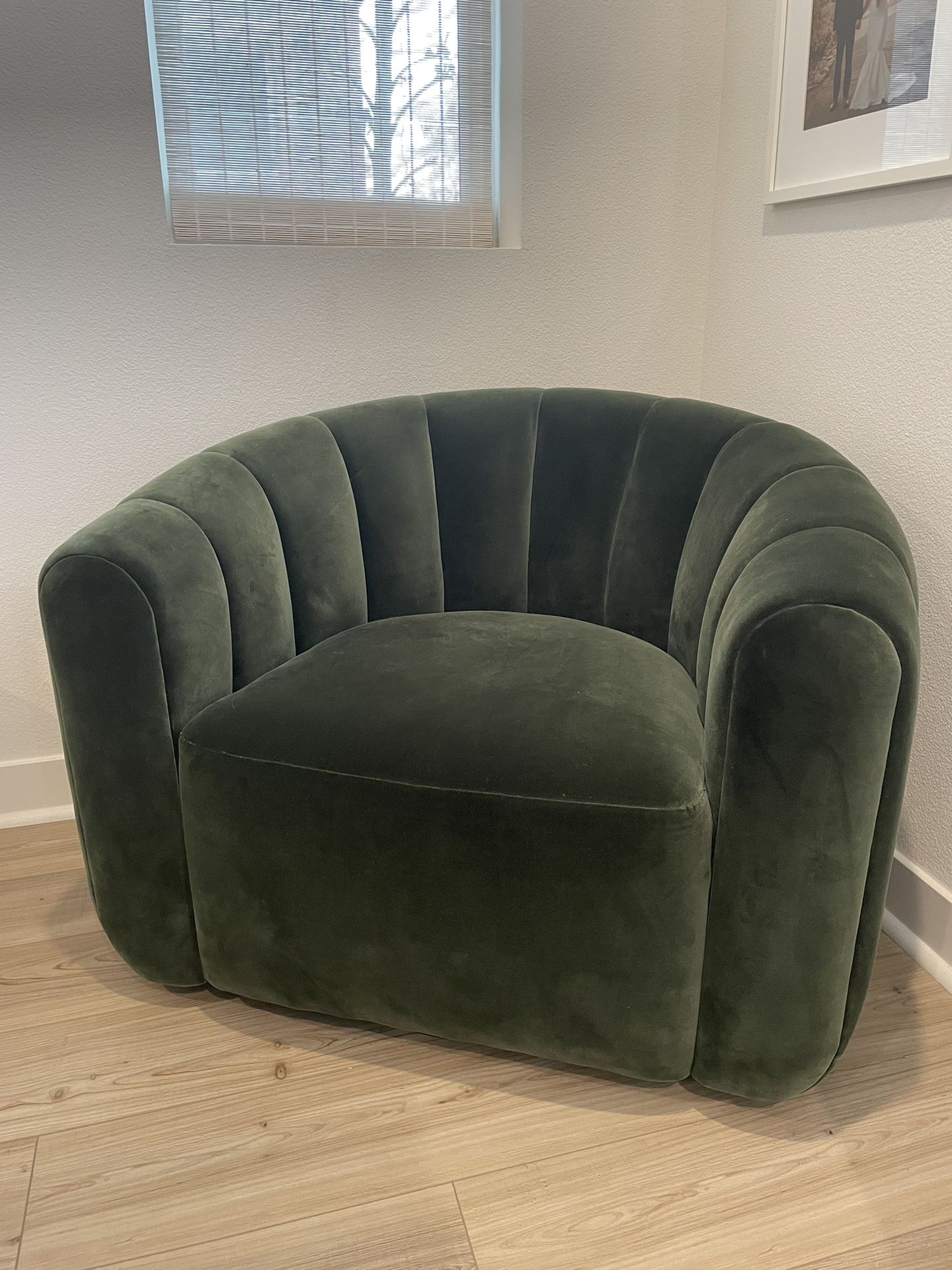 CB2 FITZ CHANNELED GREEN VELVET SWIVEL CHAIR for Sale in Torrance, CA ...