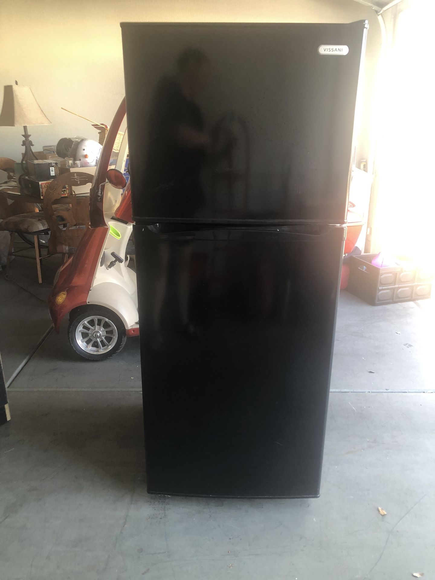 9.9 Cu. Ft Black Vissani Top Freezer Refrigerator for Sale in Glendale ...