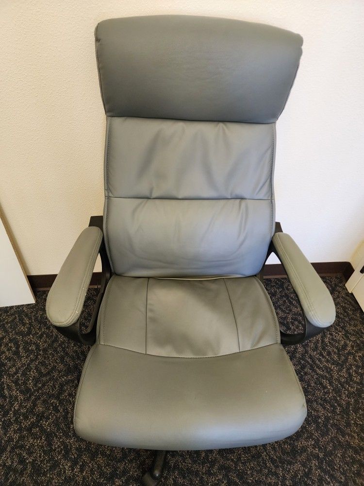 Quill Brand Rutherford Luxura Manager Chair Gray 58677 Office furniture