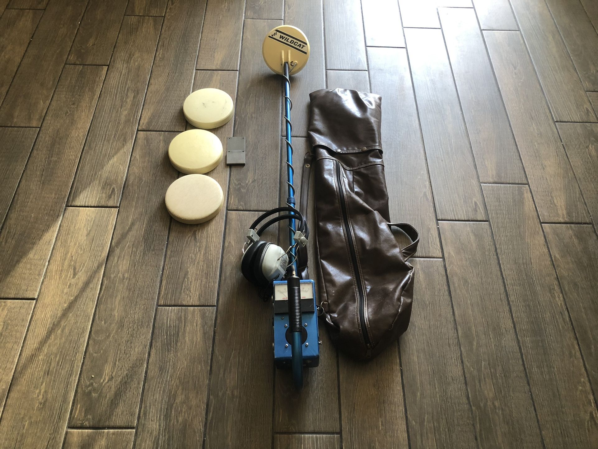 Vintage Metal Detector Tesoro The Blue WildCat C&G Technology 600-1C ...