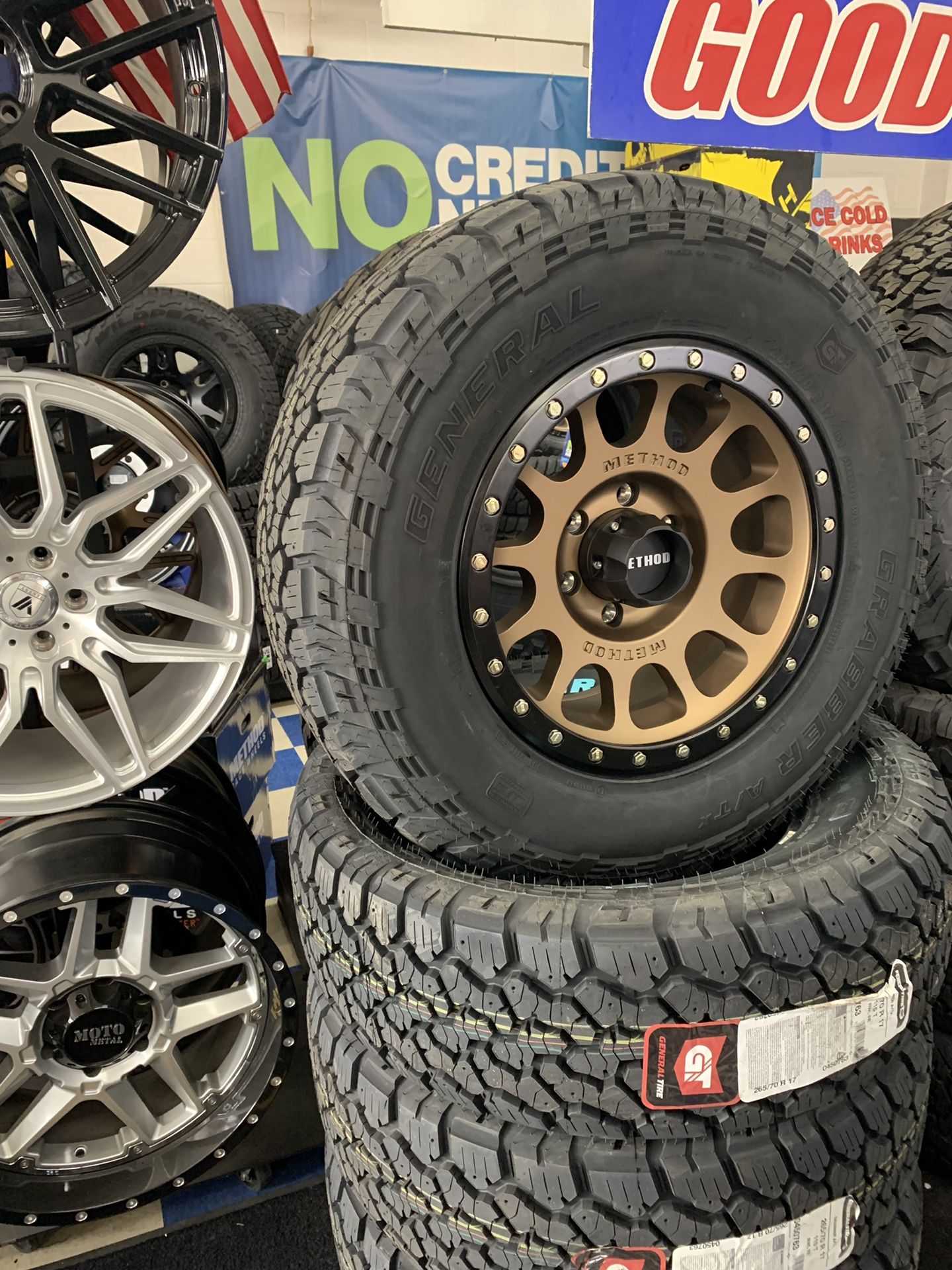 17 x8.5 6-5.5 Method Bronze 305 & 265/70r17 General ATX for Sale in ...