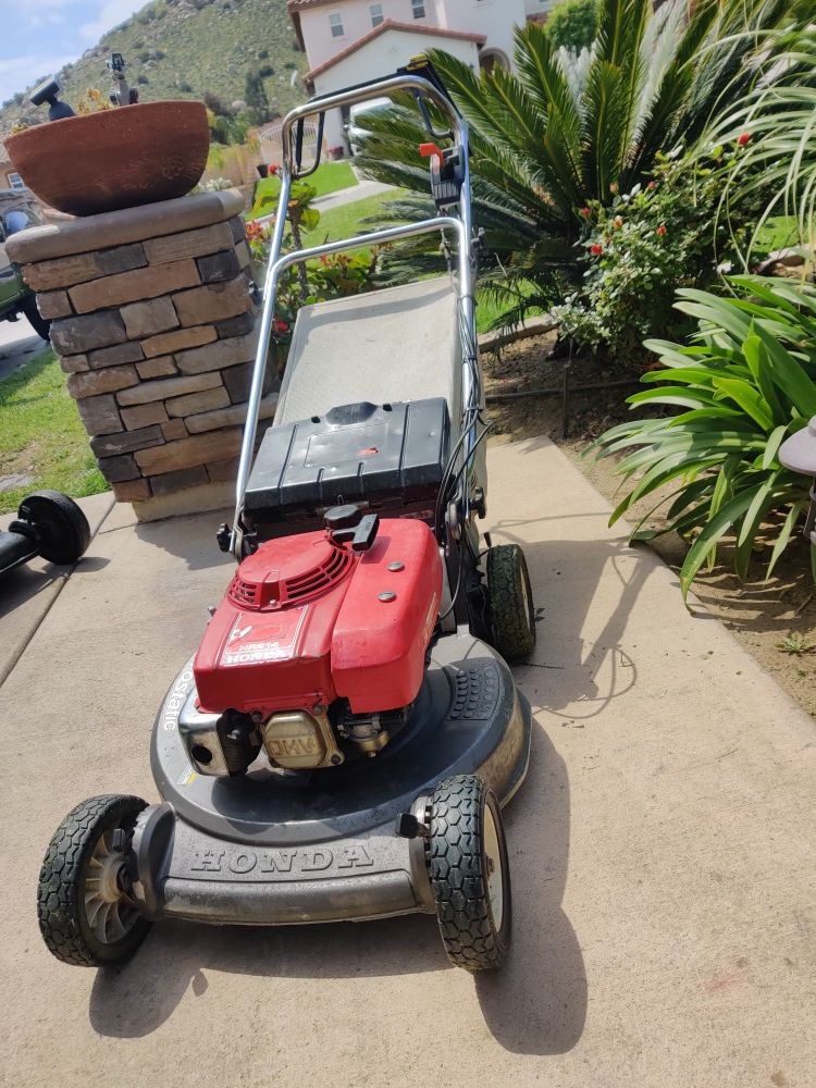 HONDA Commercial SELF PROPELLED LAWN MOWER IN GOOD WORKING CONDITIONS ...
