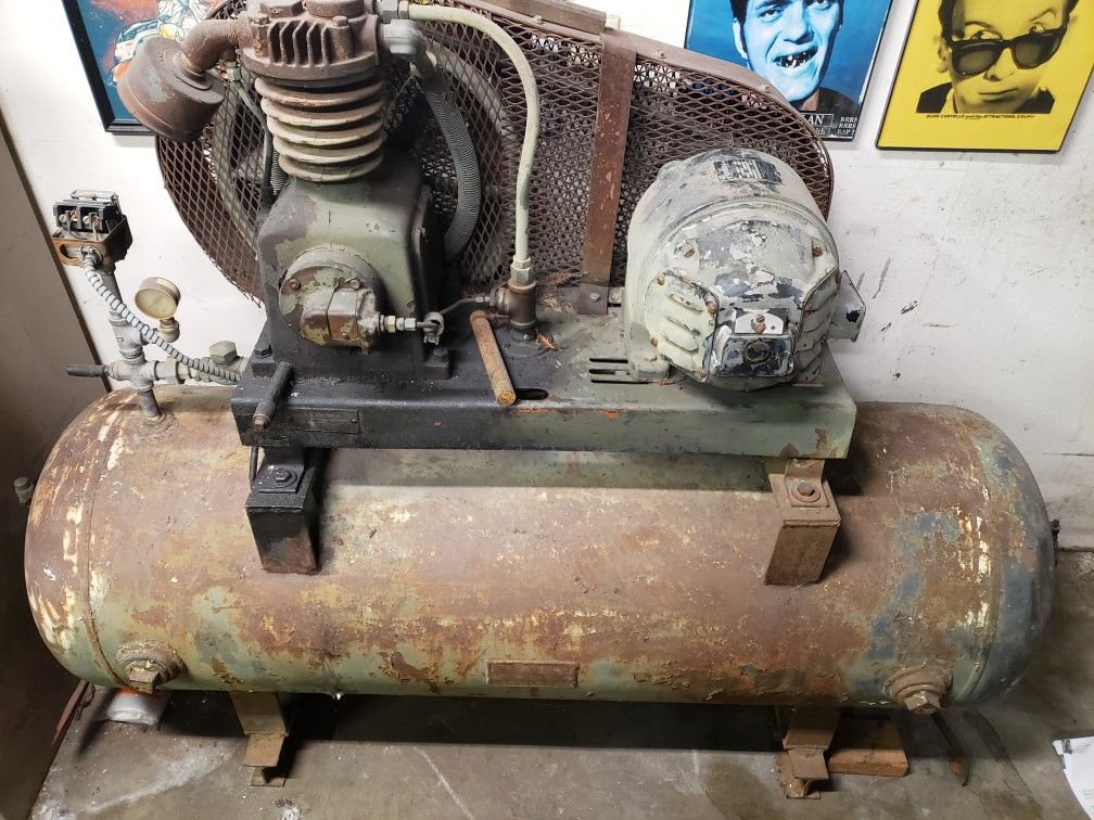 Vintage DeVilbiss air compressor model 330 1-1/2 hp single phase 80 ...