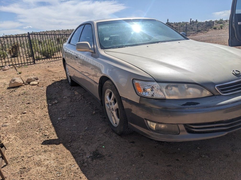 2001 Lexus ES 300 for Sale in Las Vegas, NV - OfferUp