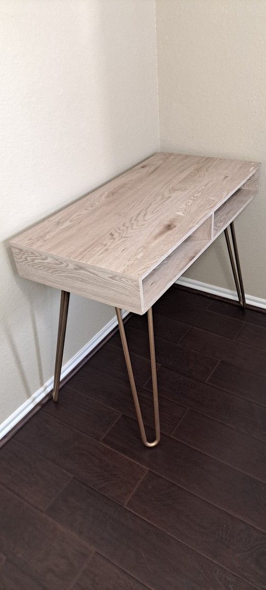 Beige Student Desk with Golden Legs. for Sale in Baytown, TX - OfferUp