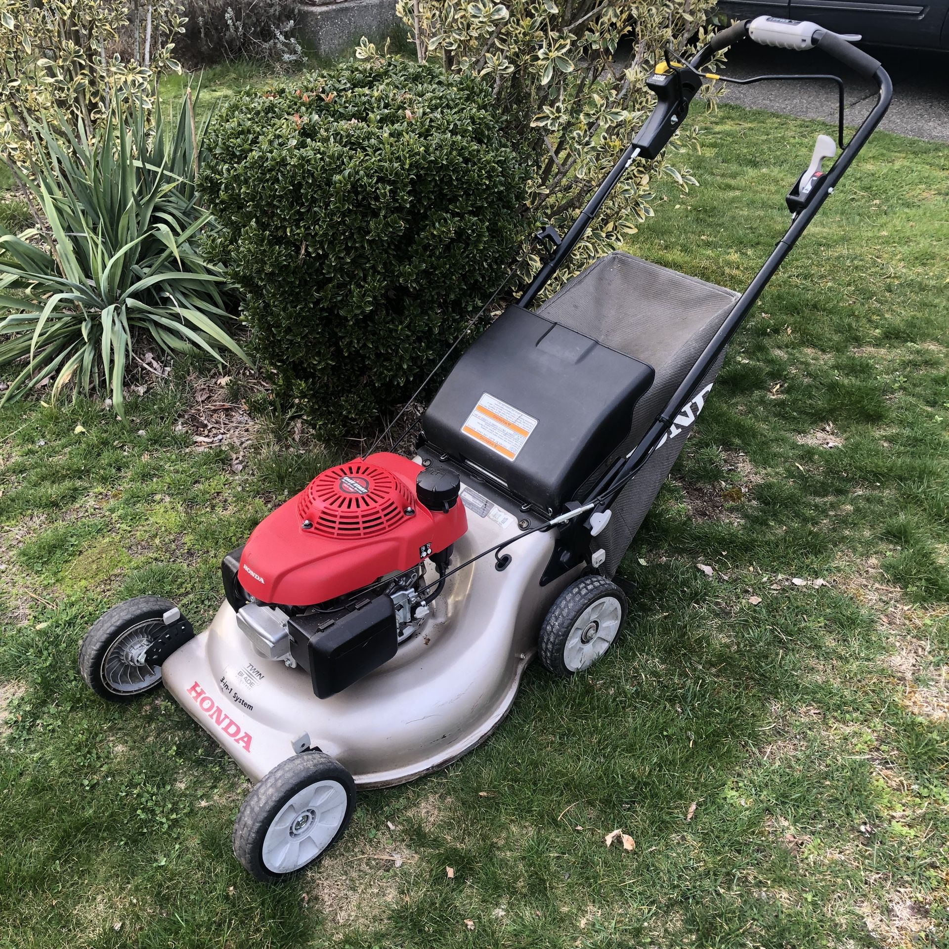 2021 Honda 21” HRR216 Lawnmower Self Propelled Mower for Sale in Kent, WA - OfferUp