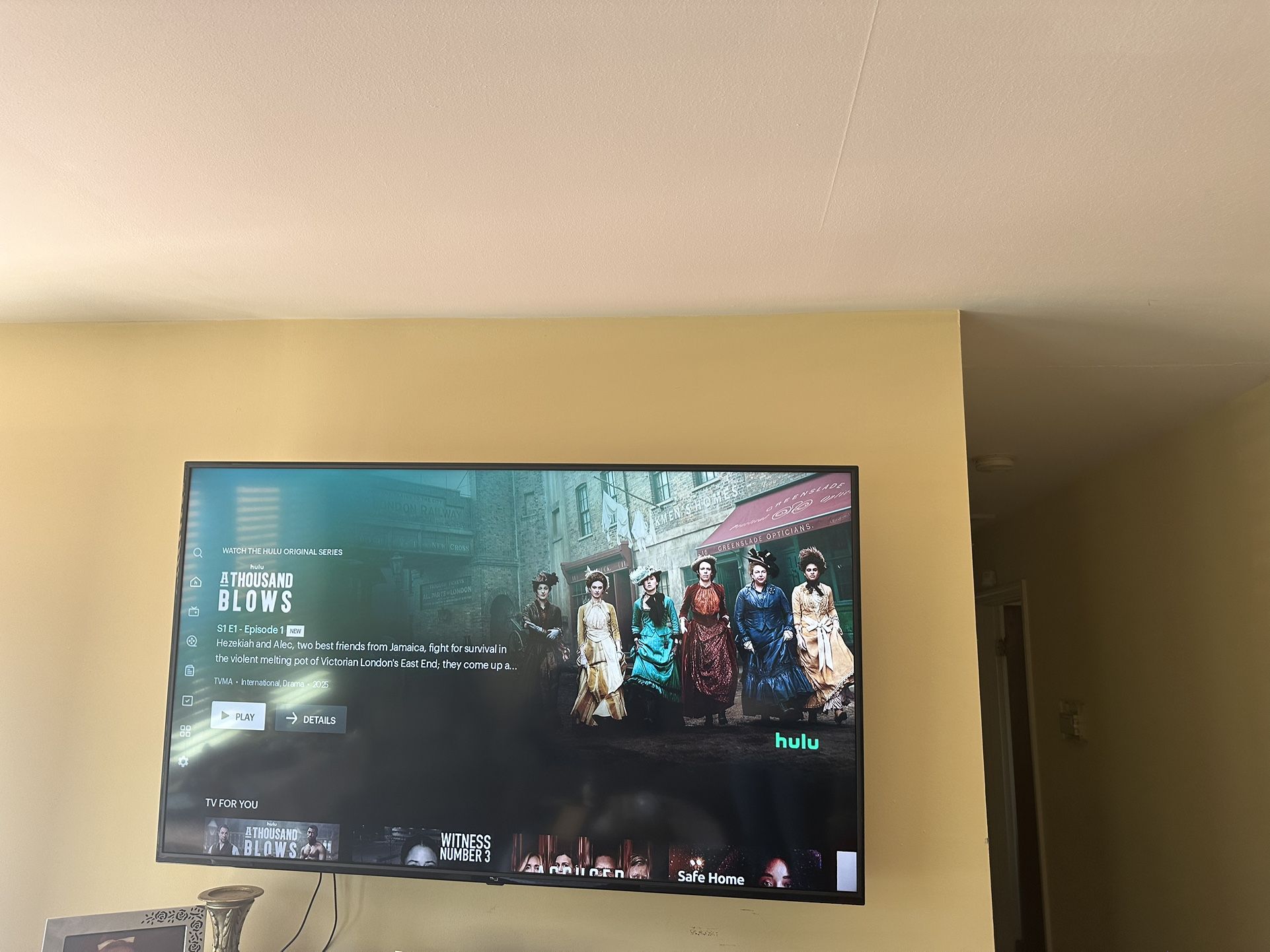 55 Inch RCA Smart TV w/Roku and wall mount included for Sale in Greenville, SC - OfferUp