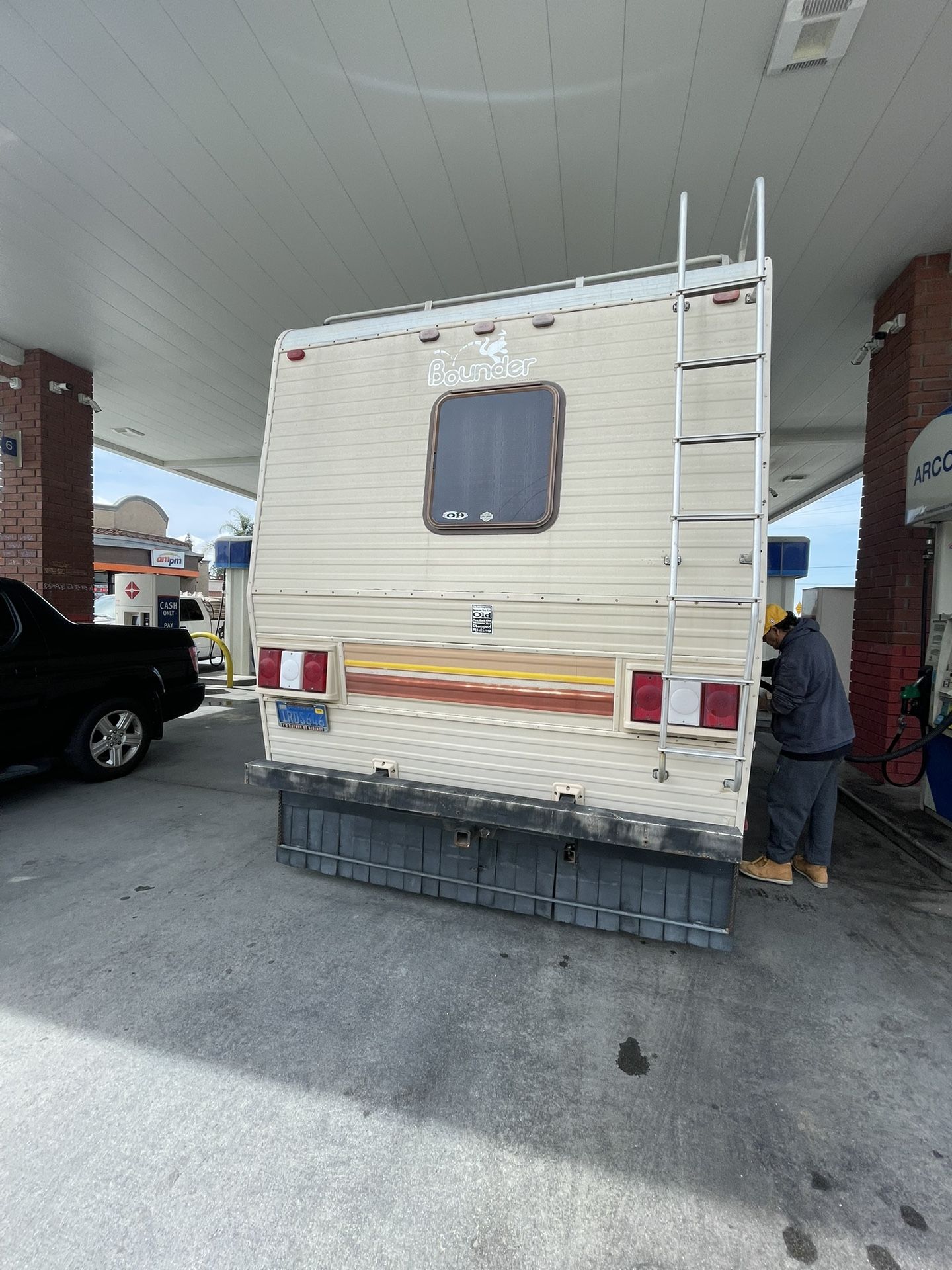 1986 Fleet Wood Bounder for Sale in Alhambra, CA - OfferUp
