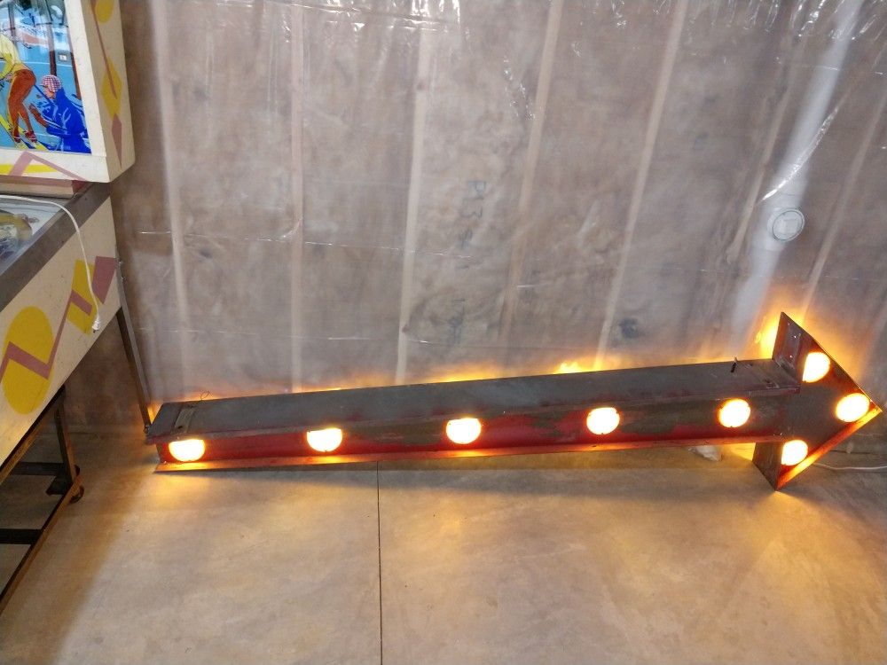Lighted Arrow Sign