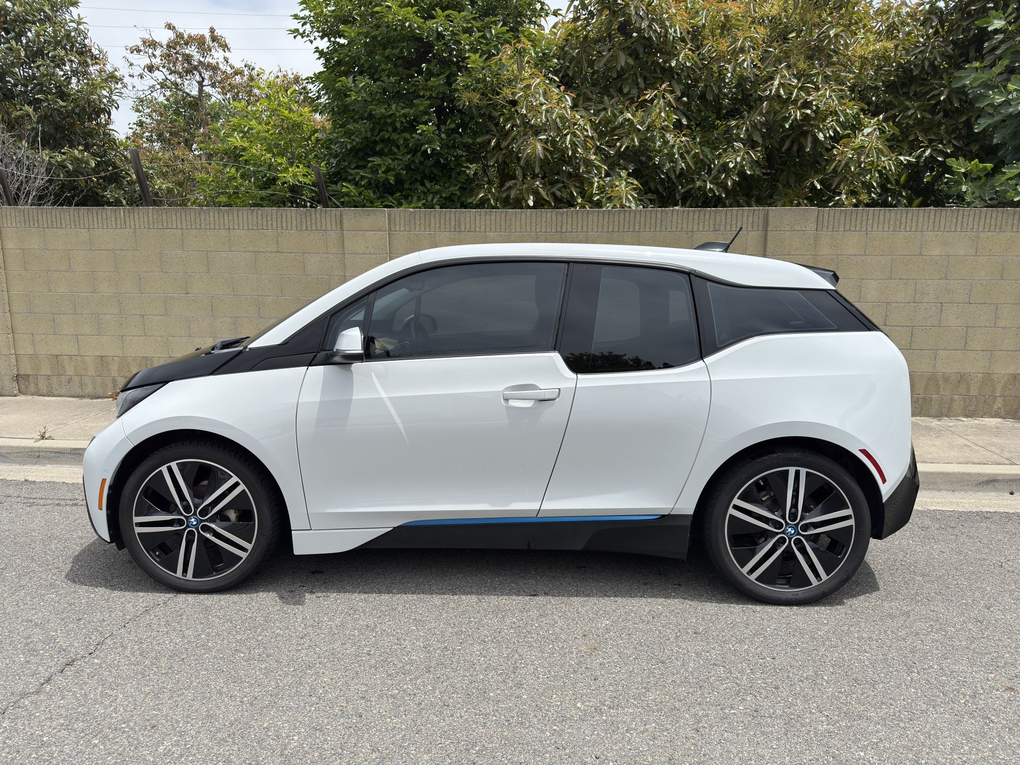 Bmw I3 2014 for Sale in Santa Ana, CA - OfferUp