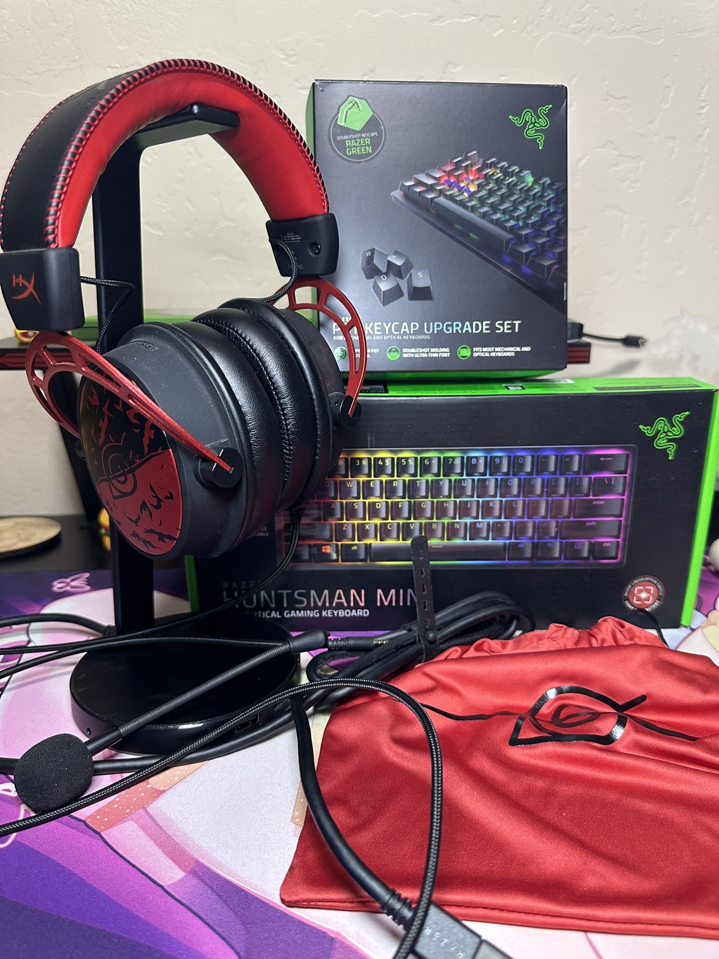 HyperX Headset, Razer Keyboard & Base station Stand for Sale in ...