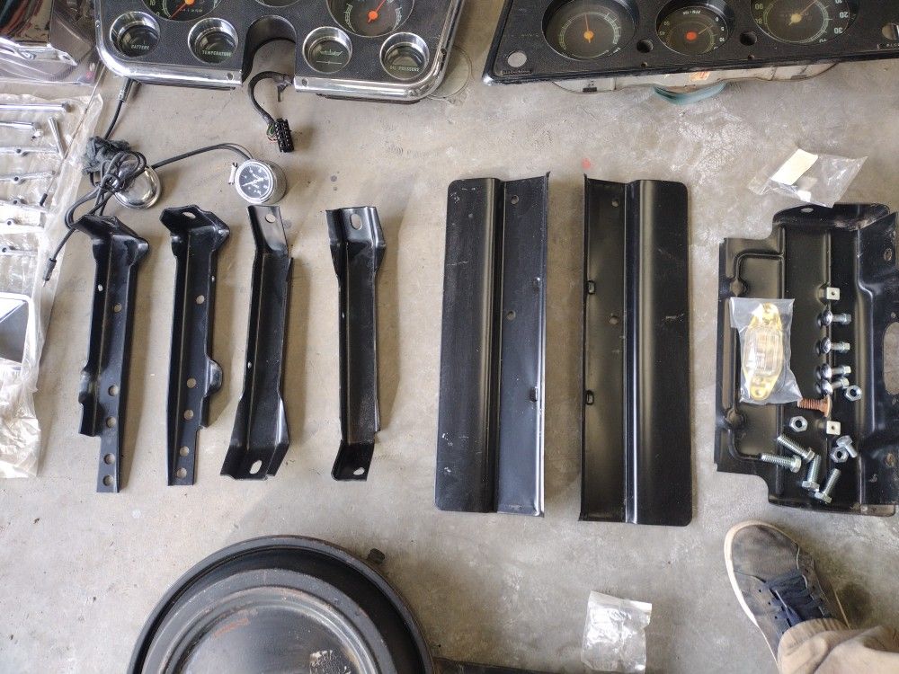 Chevy C10 C20 Parts for Sale in Hesperia, CA - OfferUp