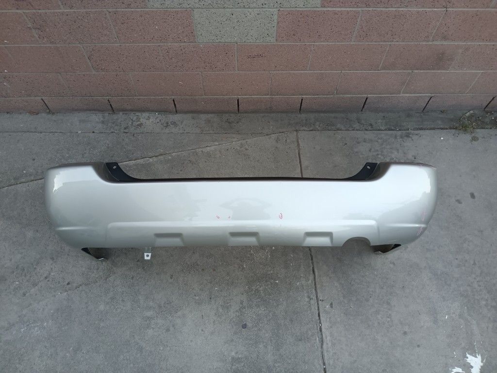 2004 2007 TOYOTA HIGHLANDER REAR BUMPER COVER OEM for Sale in Los ...