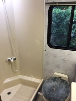 1999 Lazy Daze 26.5 mid bath Class C RV for Sale in Portland, OR - OfferUp