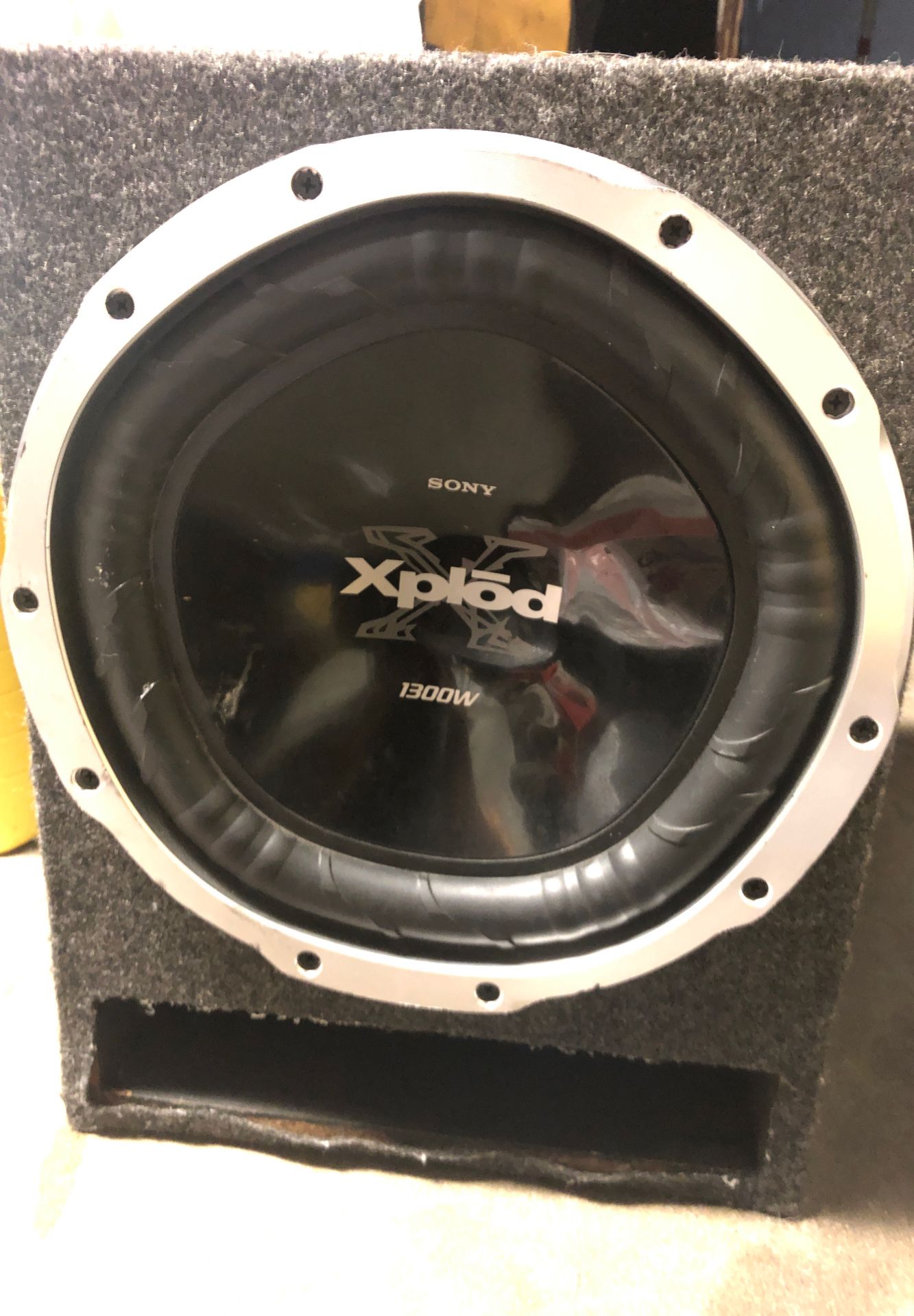 Sony Xplod 12” 1300W Subwoofer w/ Enclosure for Sale in Vista, CA - OfferUp