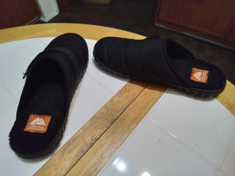 Men's Size 11-12 Ozark Trail Slippers for Sale in Vista, CA - OfferUp