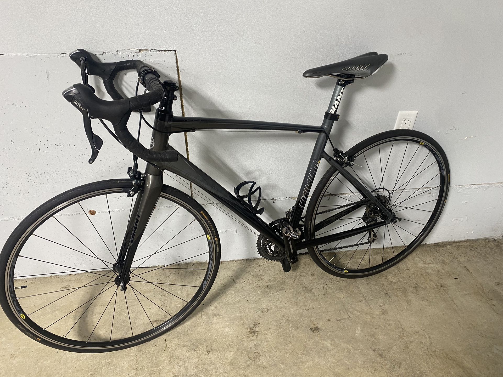 Giant Defy Size M/L Road Bike With 105 Components for Sale in Tacoma ...