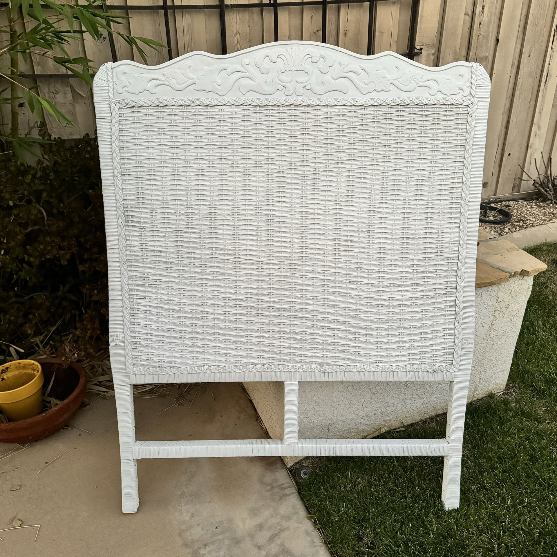 FREE Pier 1 Jamaica Collection Headboard Twin Full White Washed Rattan Wicker for Sale in Lake Elsinore CA OfferUp