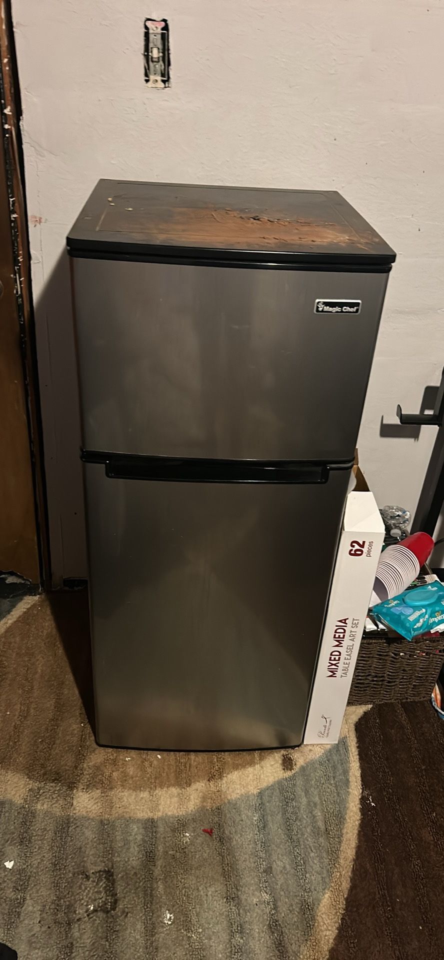 Magic Chef Mini Fridge (silver) for Sale in Houston, TX - OfferUp