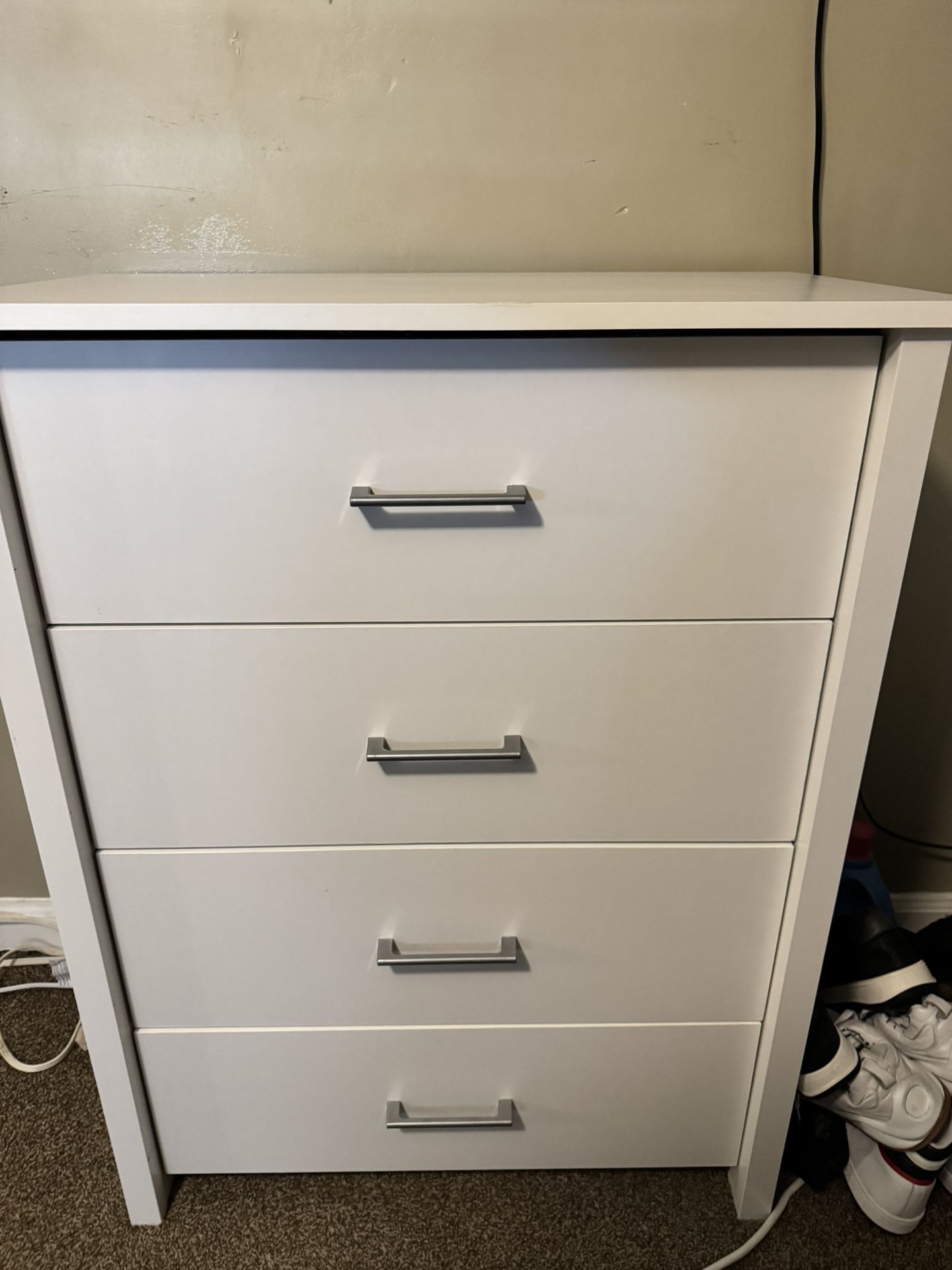 4-drawer chest of drawers for Sale in Philadelphia, PA - OfferUp