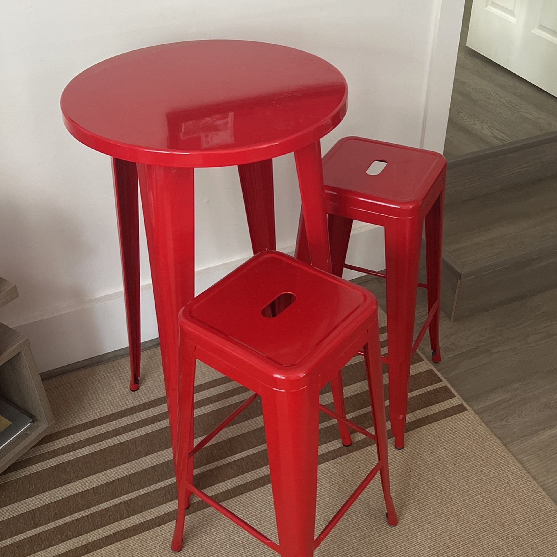 Red Circle Bar Table With Stools, Good Condition (metal) for Sale in ...
