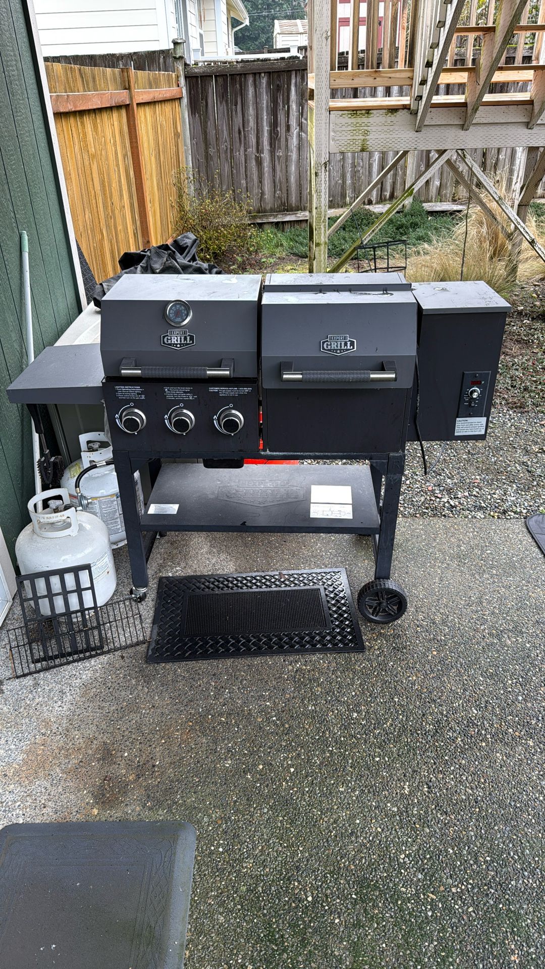 Barbecue Grill/ Smoker, Gas for Sale in Kent, WA - OfferUp