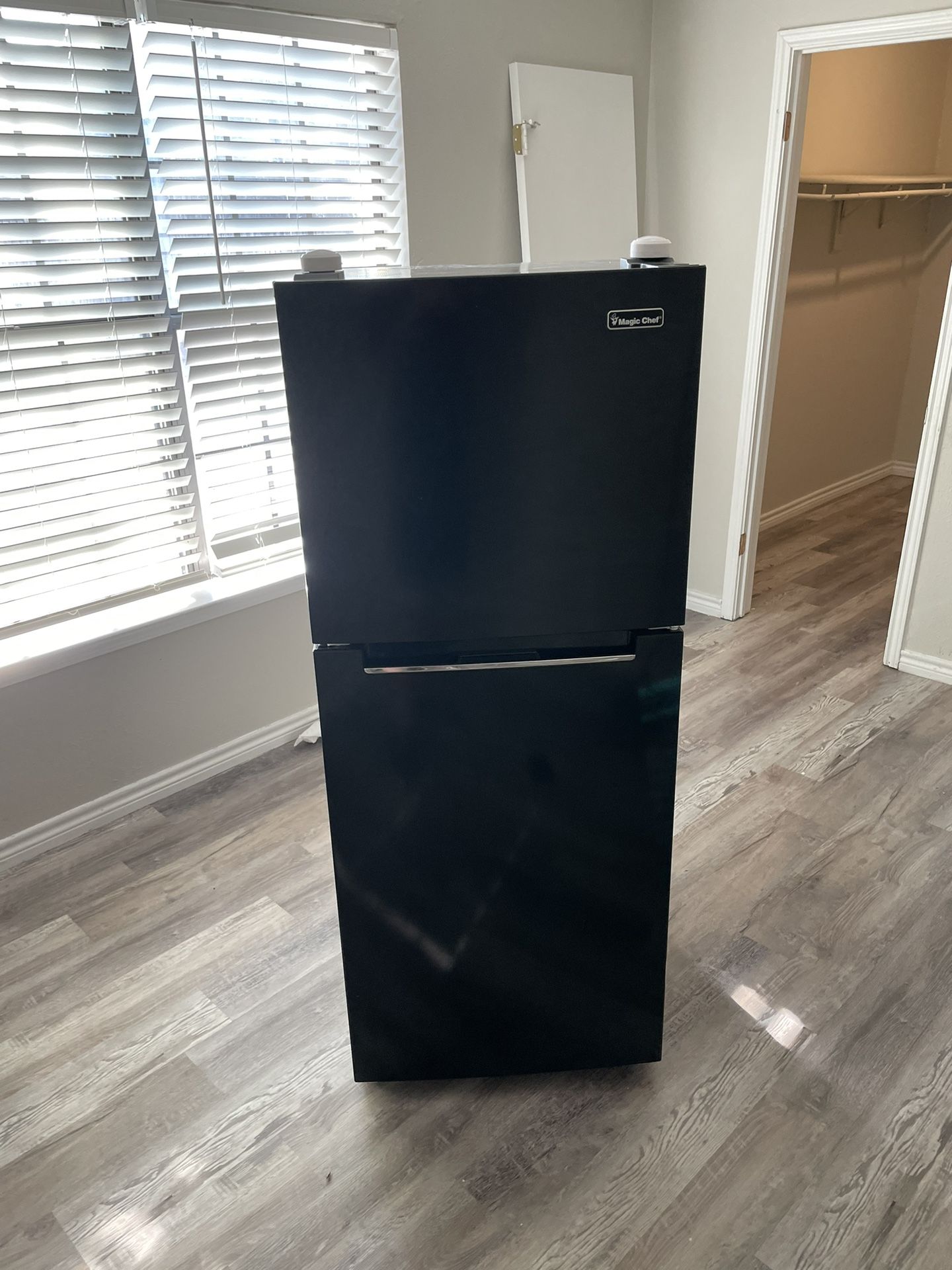 Brand New Magic Chef Refrigerator for Sale in Dallas, TX - OfferUp