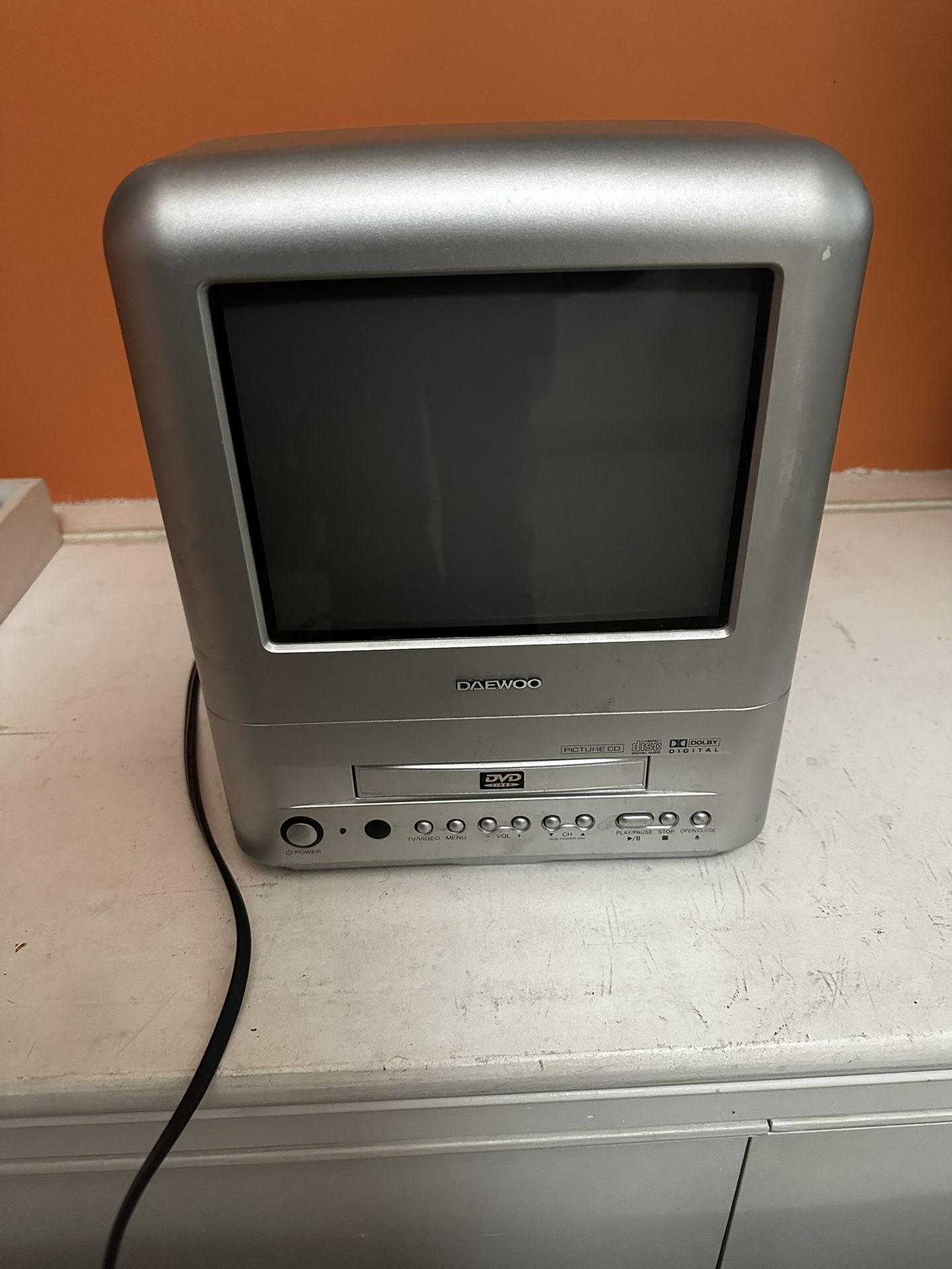 9 Inch Daewoo Crt/dvd Tv for Sale in Los Angeles, CA - OfferUp
