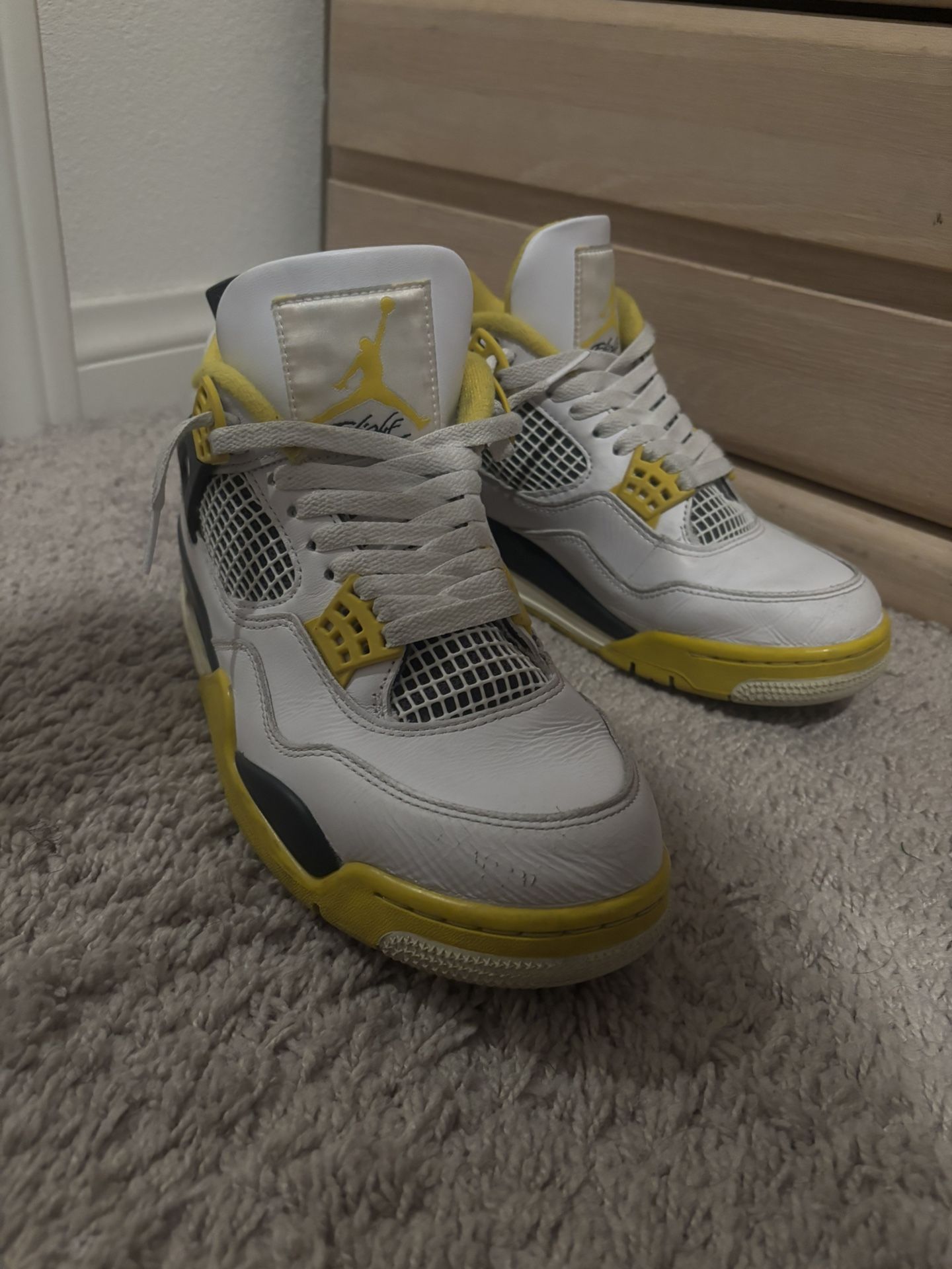 White & yellow 4s for Sale in Las Vegas, NV - OfferUp
