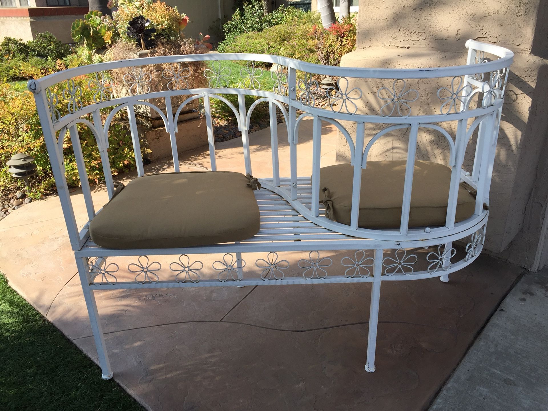 Beautiful & Unique Kissing Bench for Sale in Chula Vista, CA - OfferUp