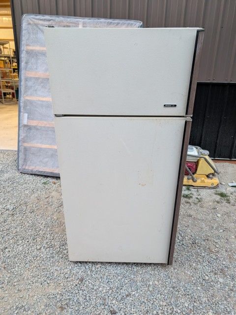 FREE Working Frigidaire Elite Refrigerator & Freezer for Sale in ...