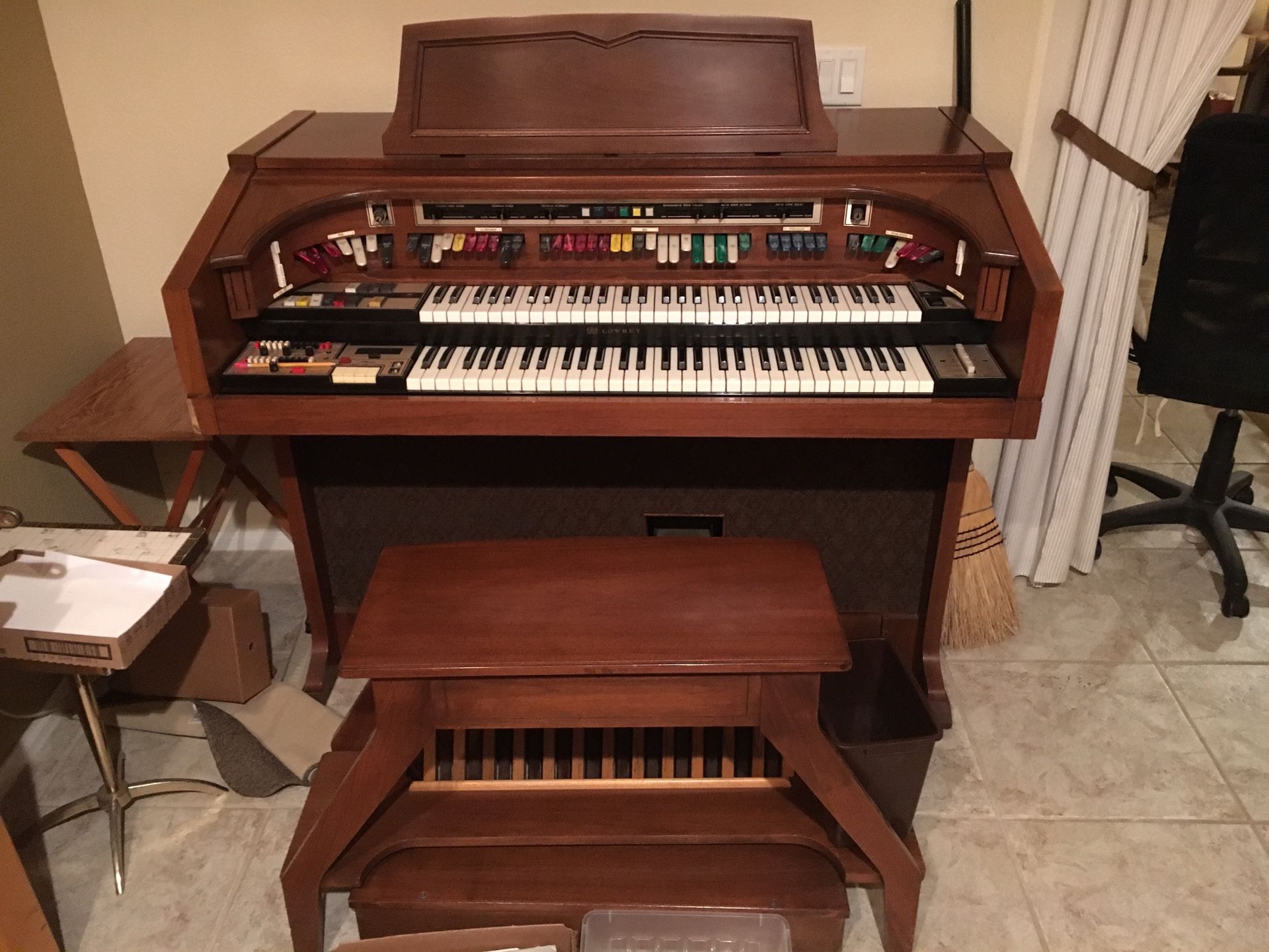 Vintage LOwRey Organ With Bench 26 Pedals for Sale in Las Vegas, NV ...