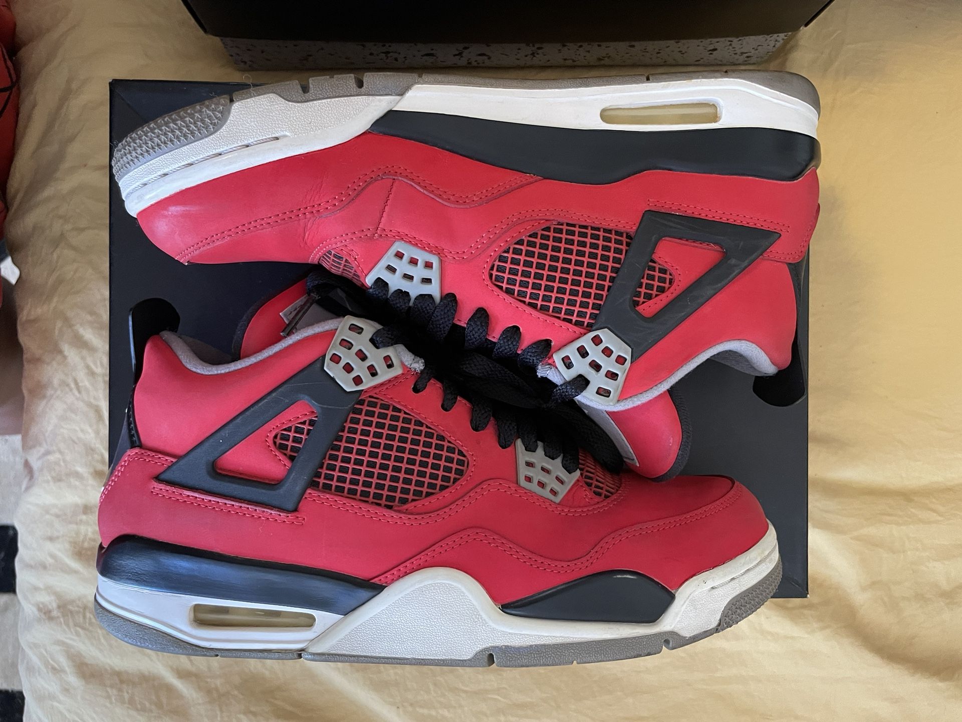 Toro Bravo 4s In Box