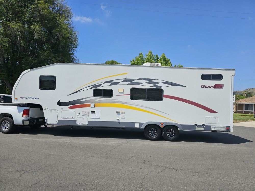 2006 Fleetwood Gearbox 335FS for Sale in Riverside, CA - OfferUp