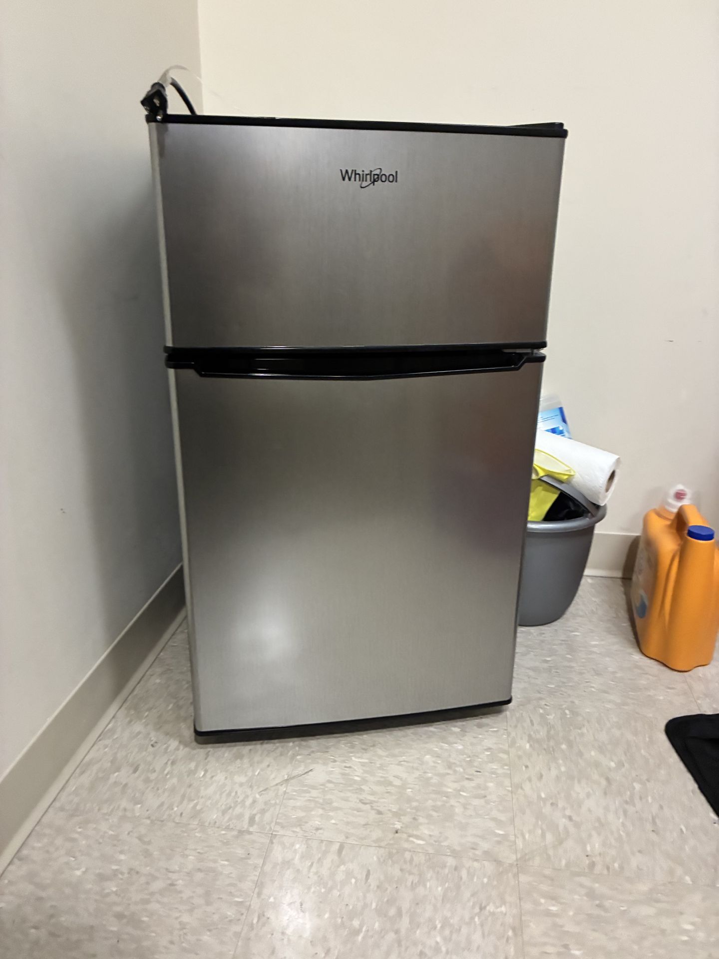 Whirlpool Mini Fridge for Sale in Phillips Ranch, CA - OfferUp