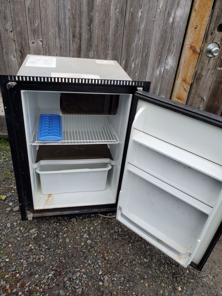 Nova Kool 12/24V (R4500 series) DC Marine Refrigerator for Sale in ...