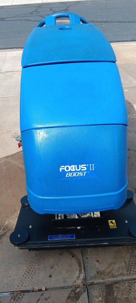 CLARKE BOOST 28" for Sale in El Mirage, AZ - OfferUp