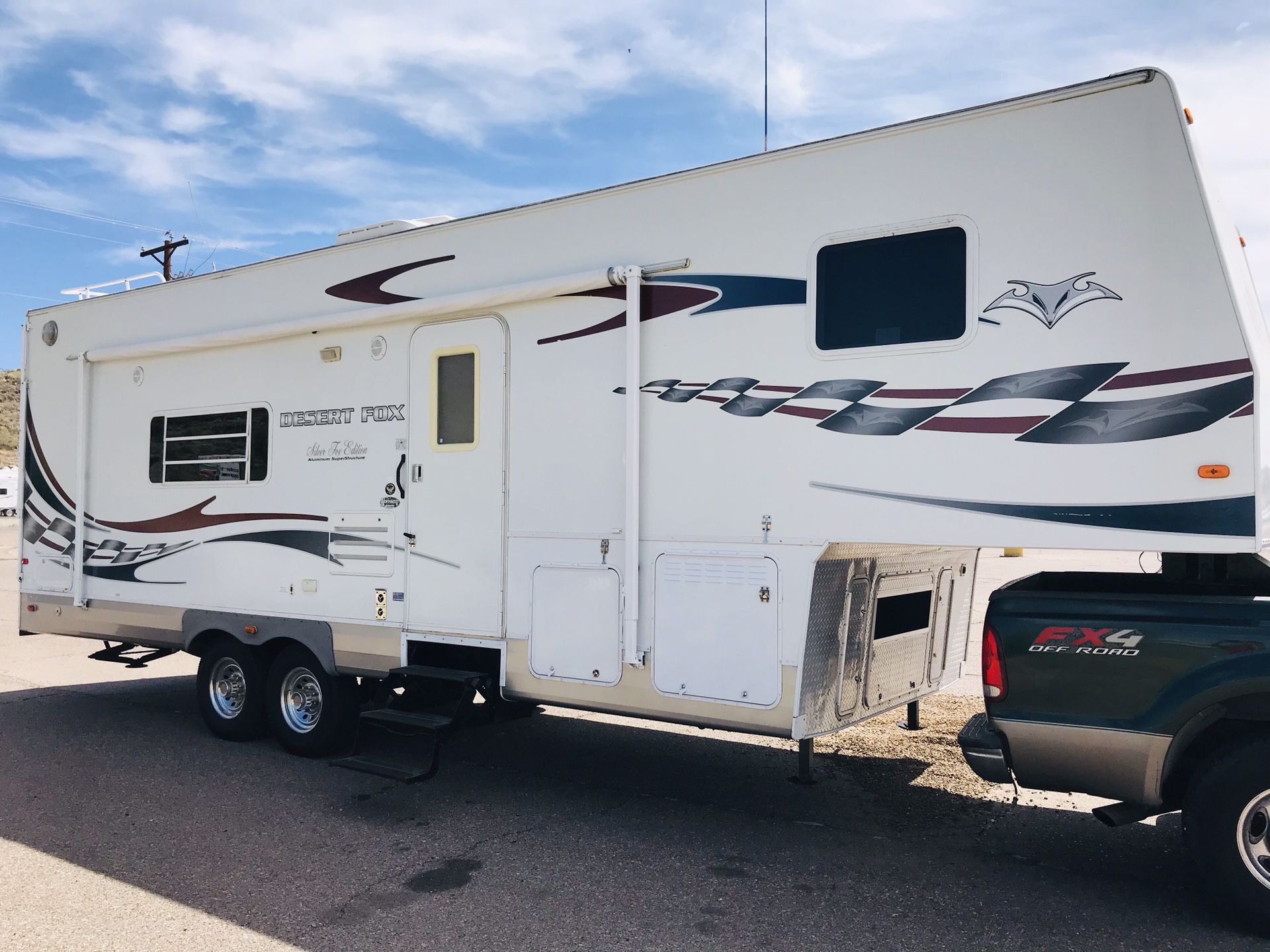 Toy hauler Northwood Desert Fox 305J for Sale in Mesa, AZ - OfferUp