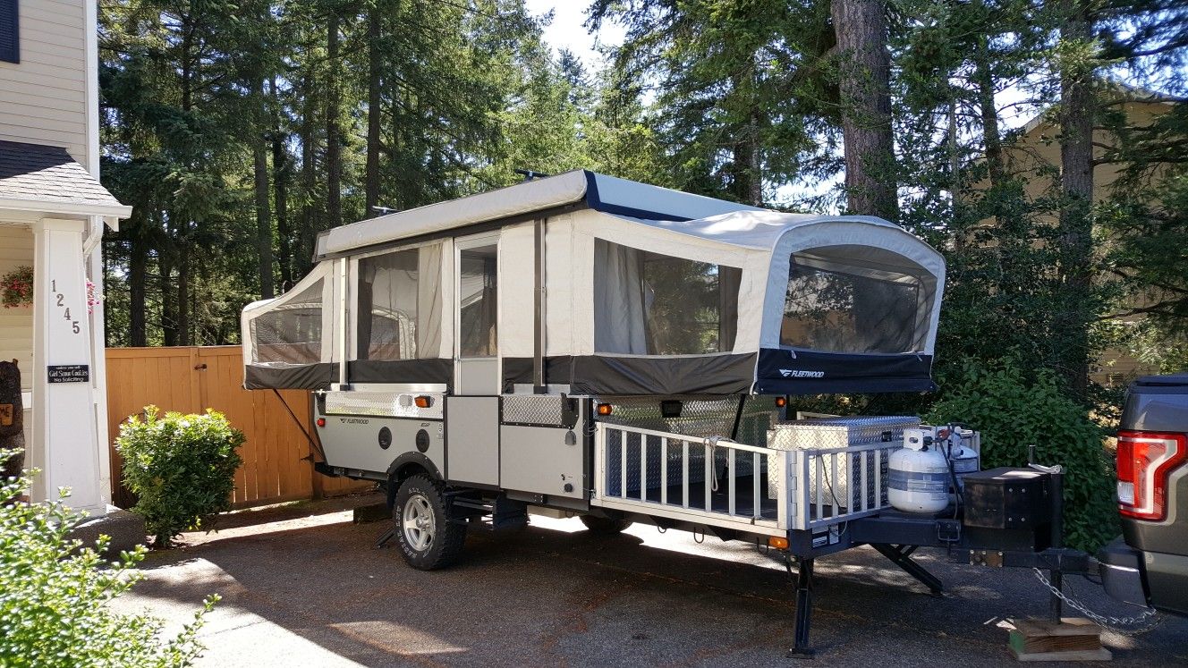 2008 Fleetwood E2 toy hauler popup camper for Sale in DuPont, WA - OfferUp