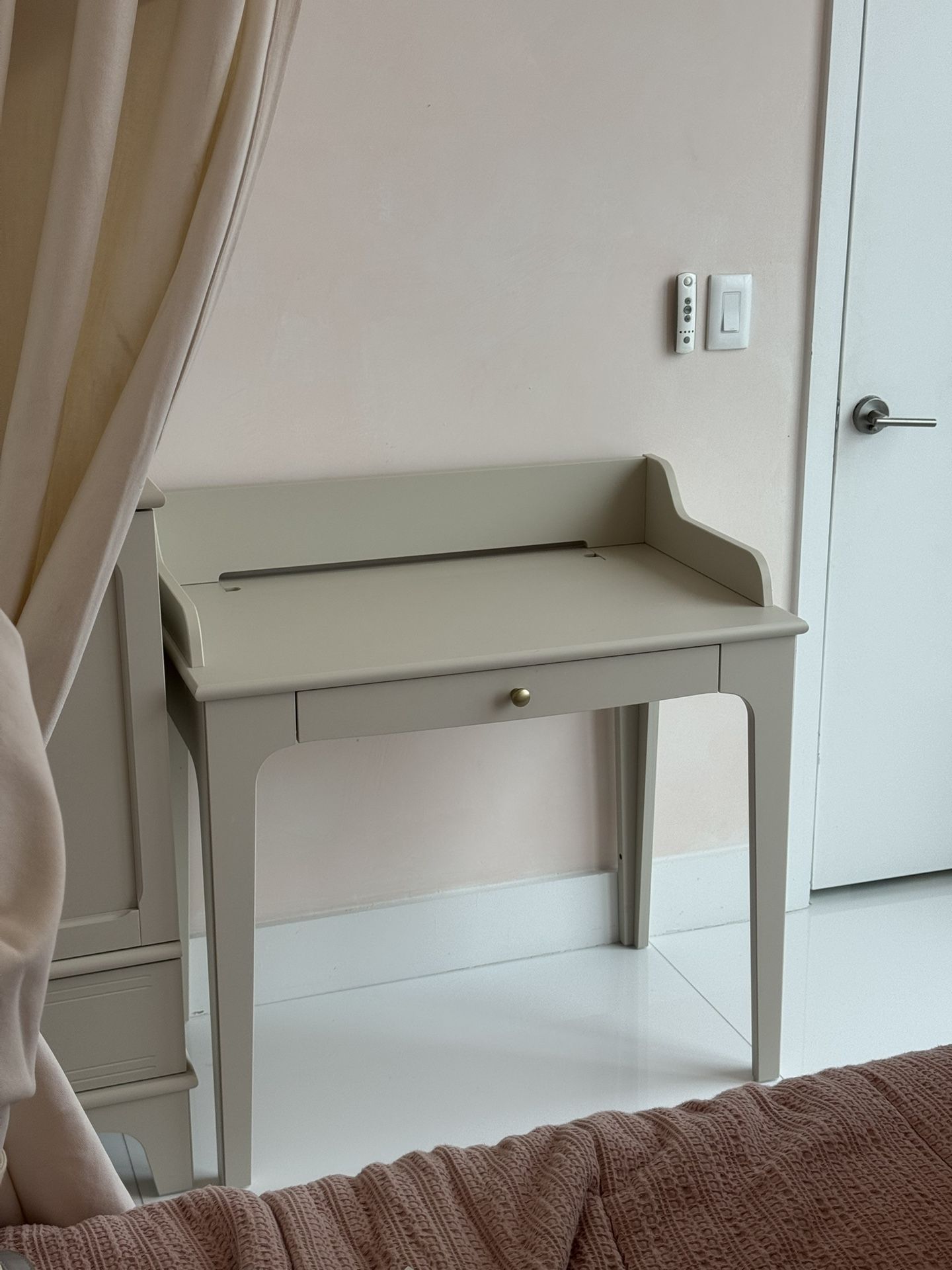 IKEA Desk – Light Beige with Drawer and Cable Management for Sale in Miami, FL - OfferUp