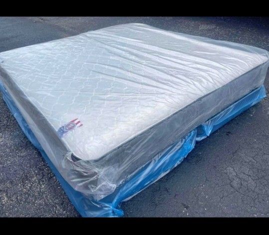 New KING SIZE MATTRESS WITH BOX SPRING SET FREE BOX SPRINGS for Sale in ...